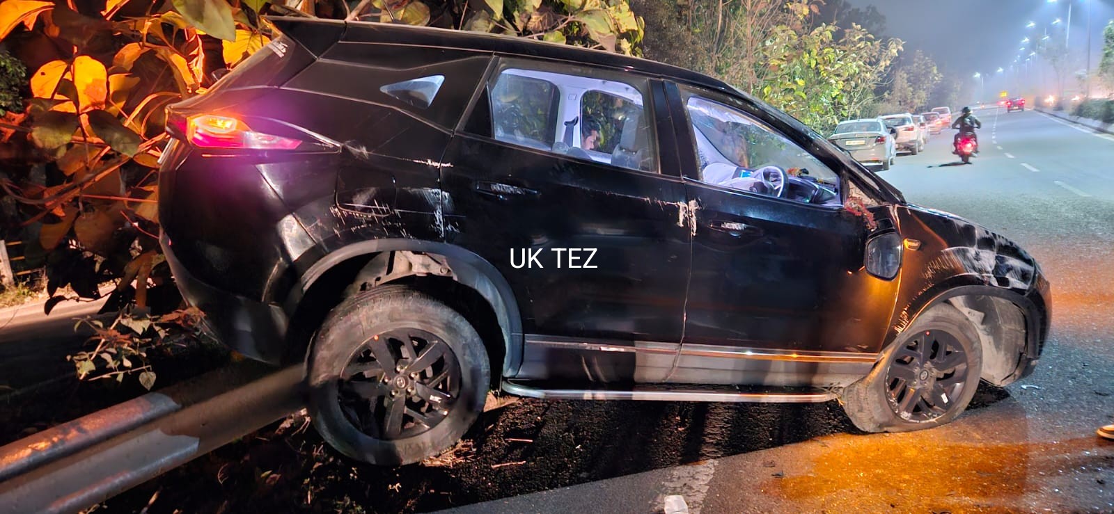 Lachhiwala फ्लाईओवर के नजदीक कार का एक्सीडेंट - uktez.com