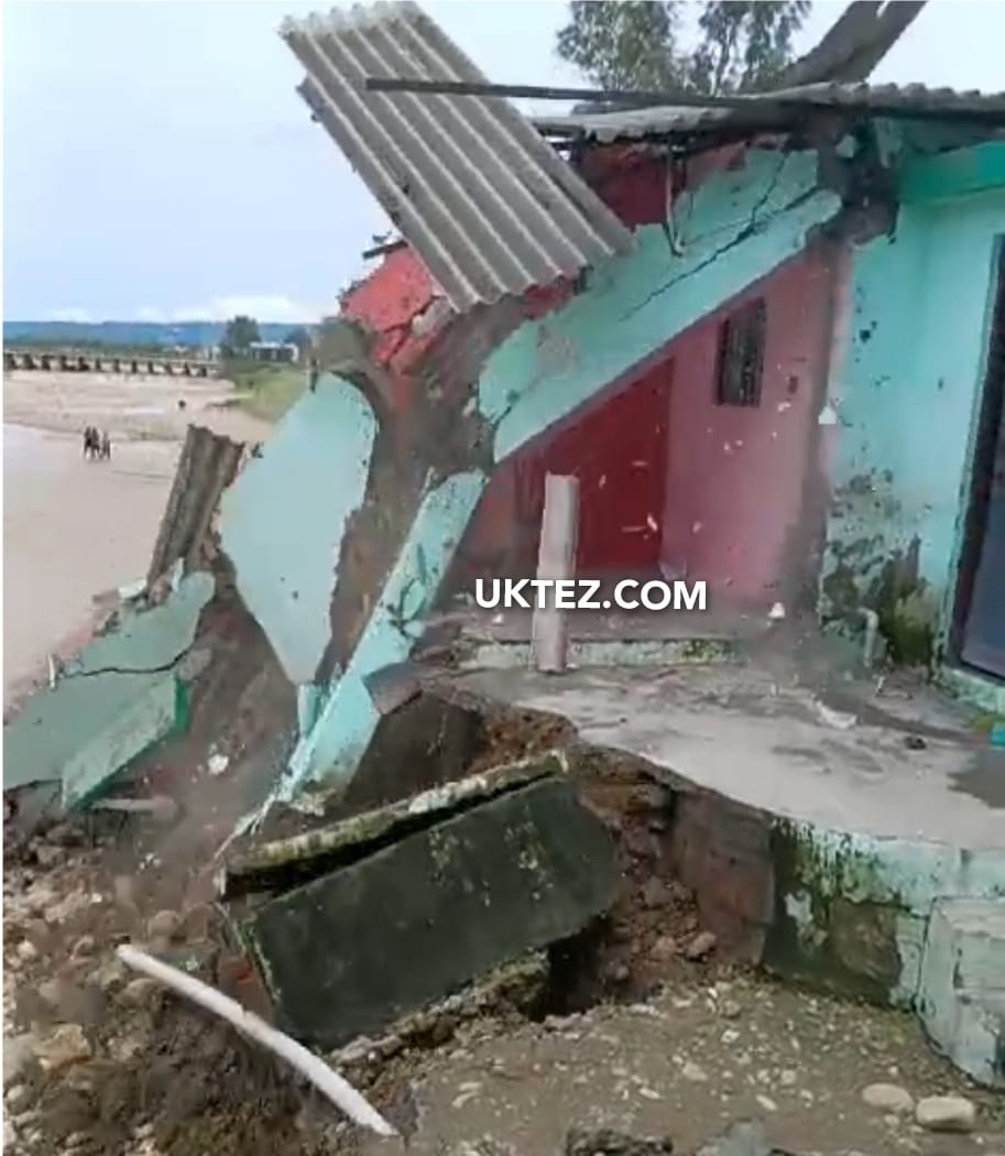 बरसाती पानी के कटाव से डोईवाला में भरभराकर गिरे 02 मकान - uktez.com