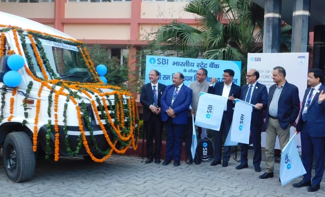 स्टेट बैंक ऑफ़ इंडिया ने स्वामी राम हिमालयन विश्वविद्यालय को सौंपी बस - uktez.com