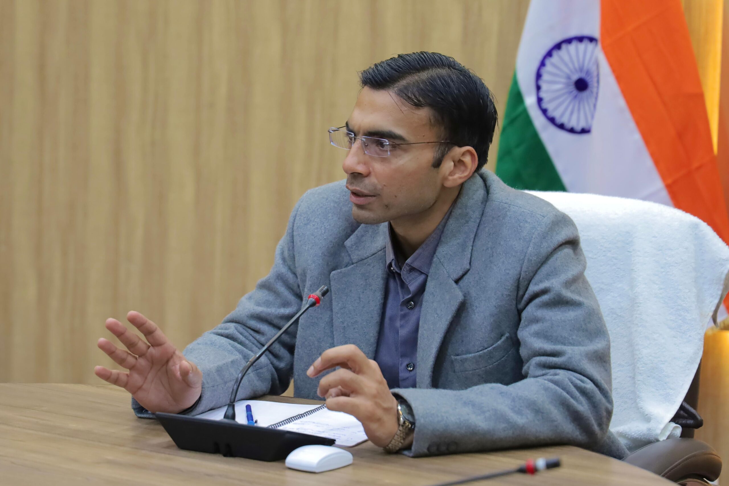 देहरादून के सरकारी स्कूलों में प्राइवेट स्कूलों जैसी सुविधाएं, डीएम का ऐलान - uktez.com